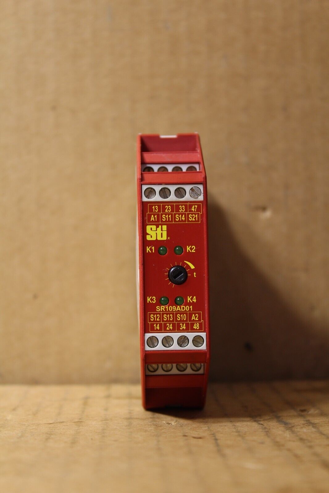 Sti SR109AD01 Safety Relay – B&D Asset Recovery